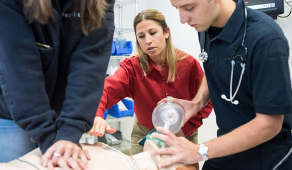 Reasons Why More And More Places Are Providing ACLS Training